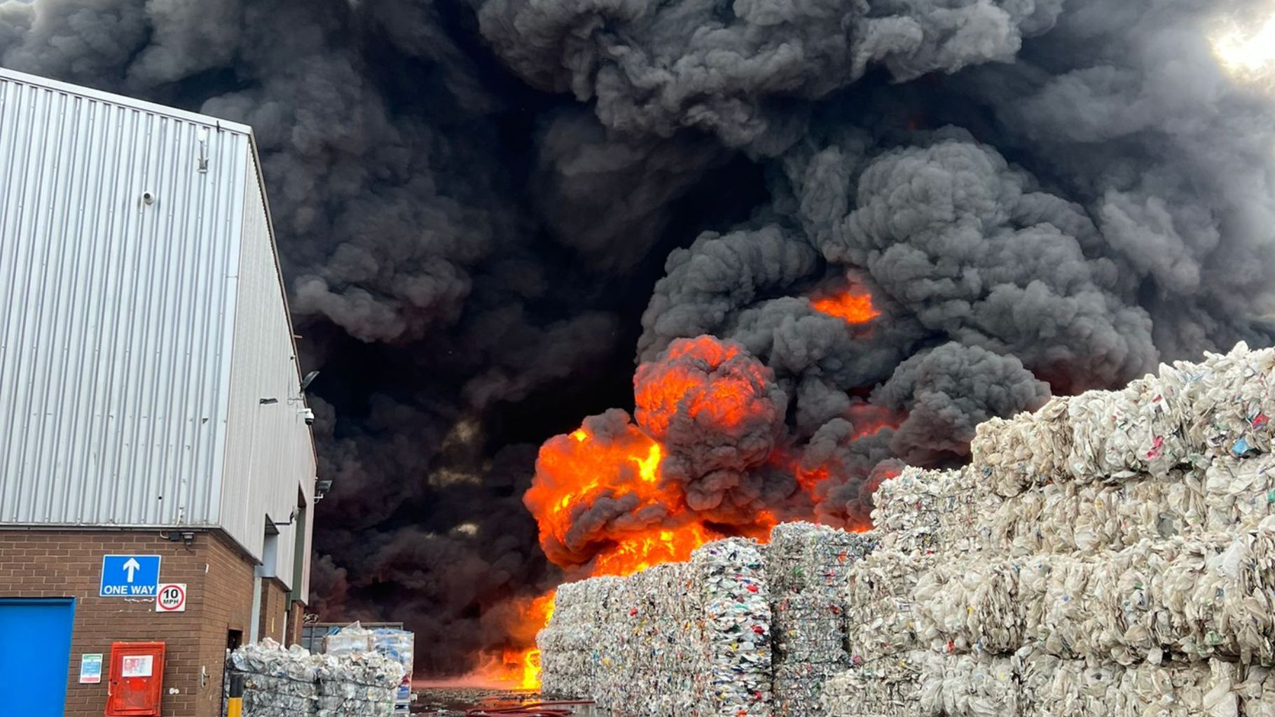 Major incident declared as fire crews tackle blaze in Northamptonshire